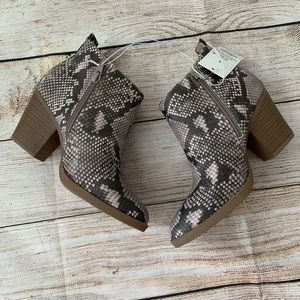 Universal Thread | Shoes | Universal Thread Jameson Snake Ankle Boots ...
